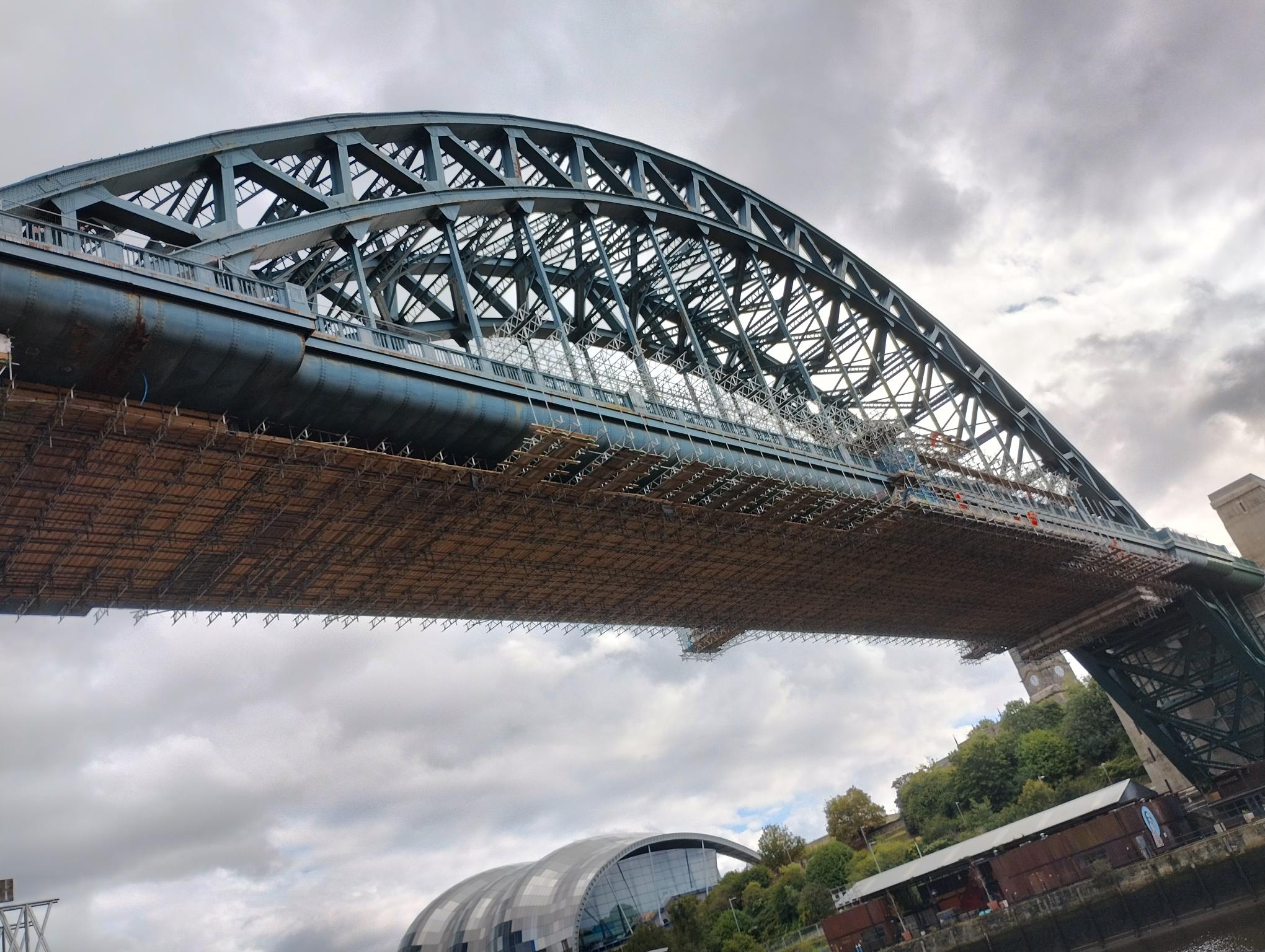 Scaffolding reaches Tyne Bridge parapets ahead of repainting works